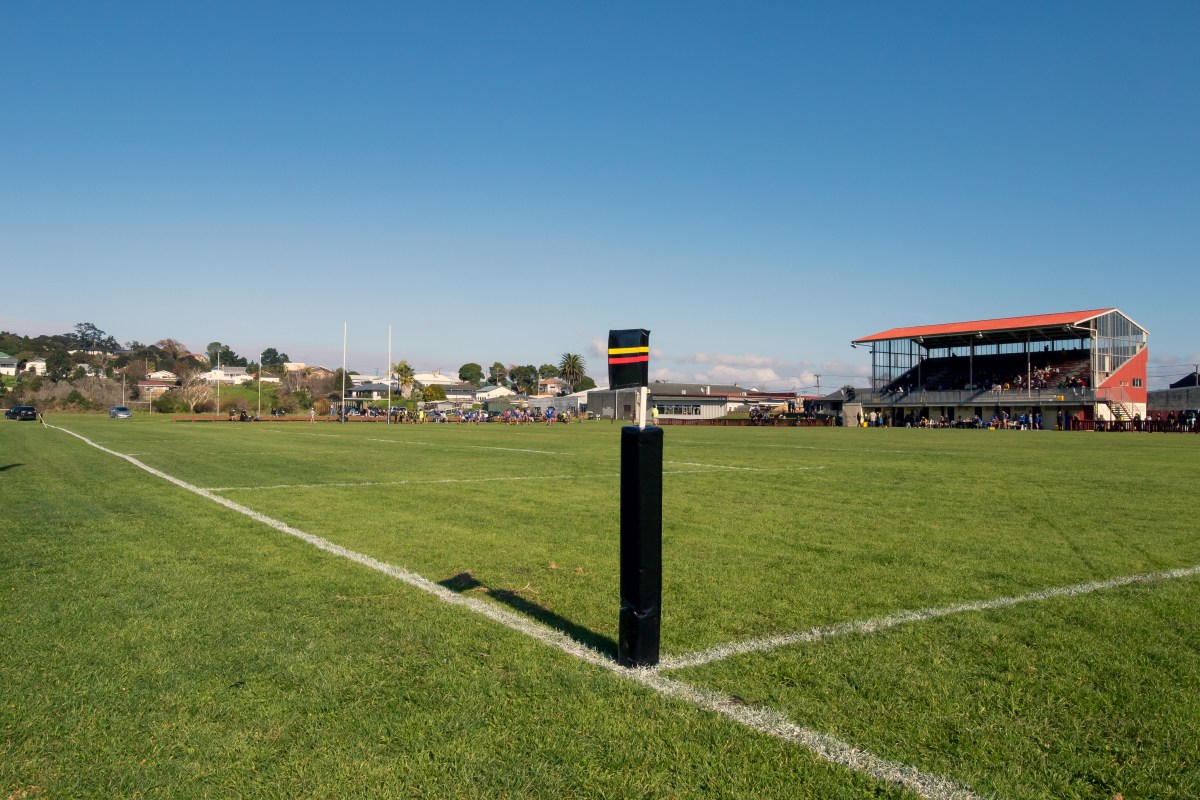 A jaffa soda in a glass bottle – The Fox and the Crow